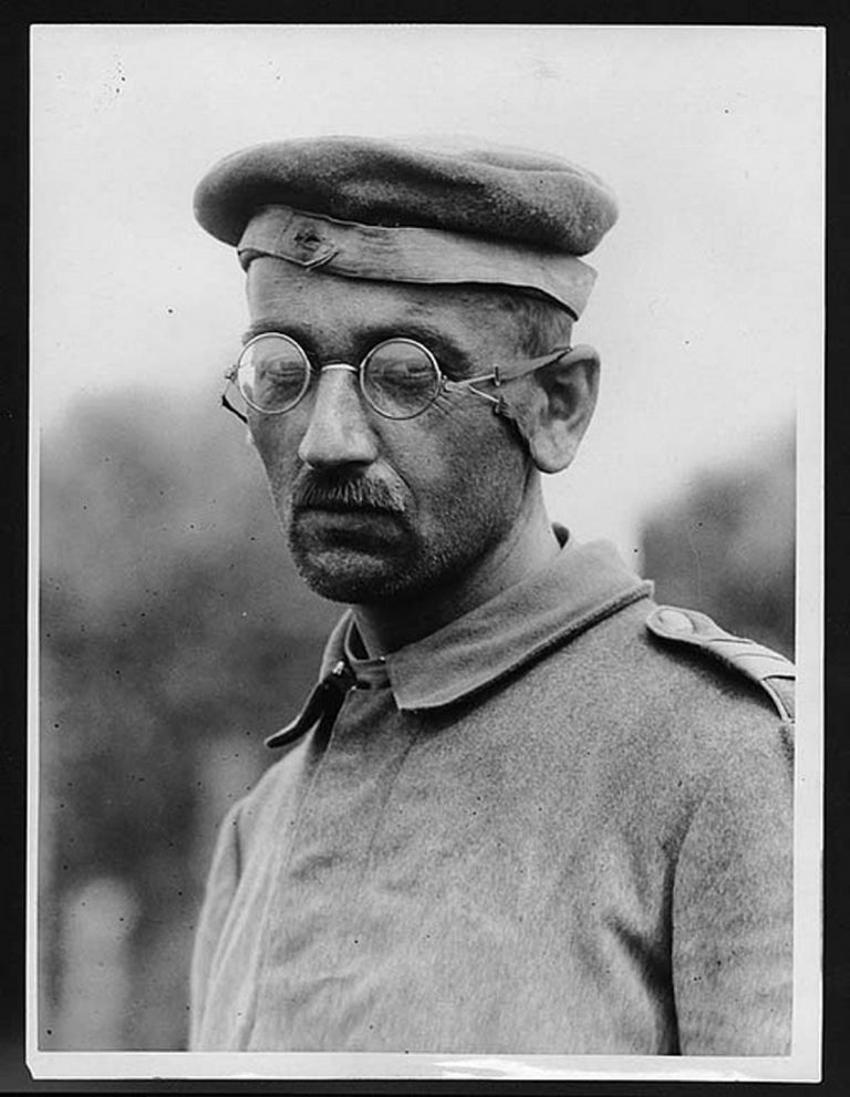 To see or to breathe? The dilemma of eyewear at the front. WWI Part 2 ...
